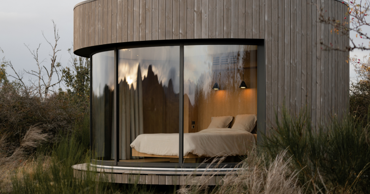 Wood cladding for unusual cabin Sivalbp: LumiPod in Volvic (63)